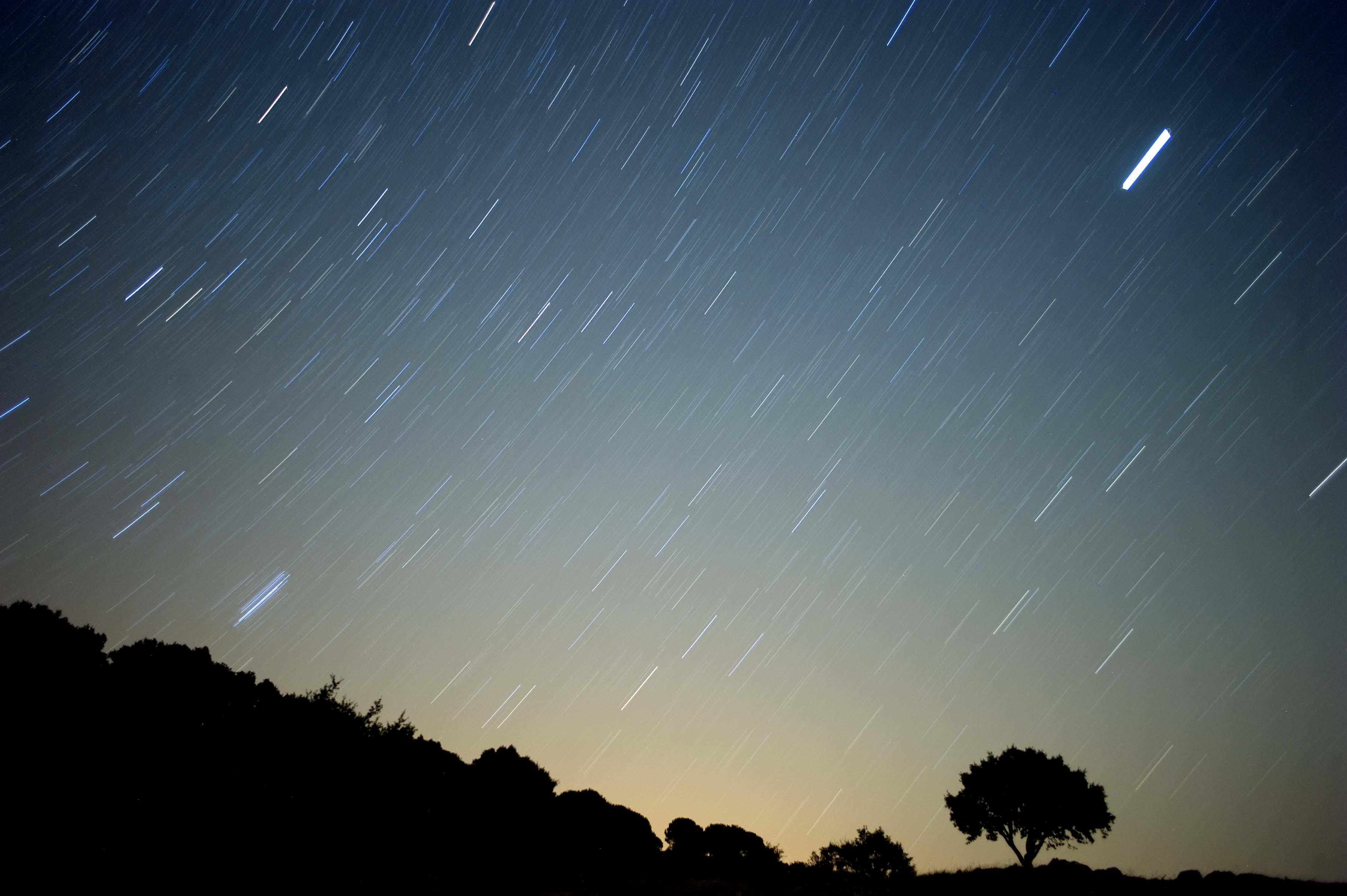 Halley's Comet meteor shower expected to light the sky tonight - The ...