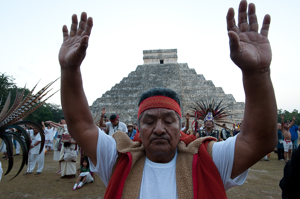 Maya and New Agers praise the new dawn at Mexico’s Chichen Itza (PHOTOS ...