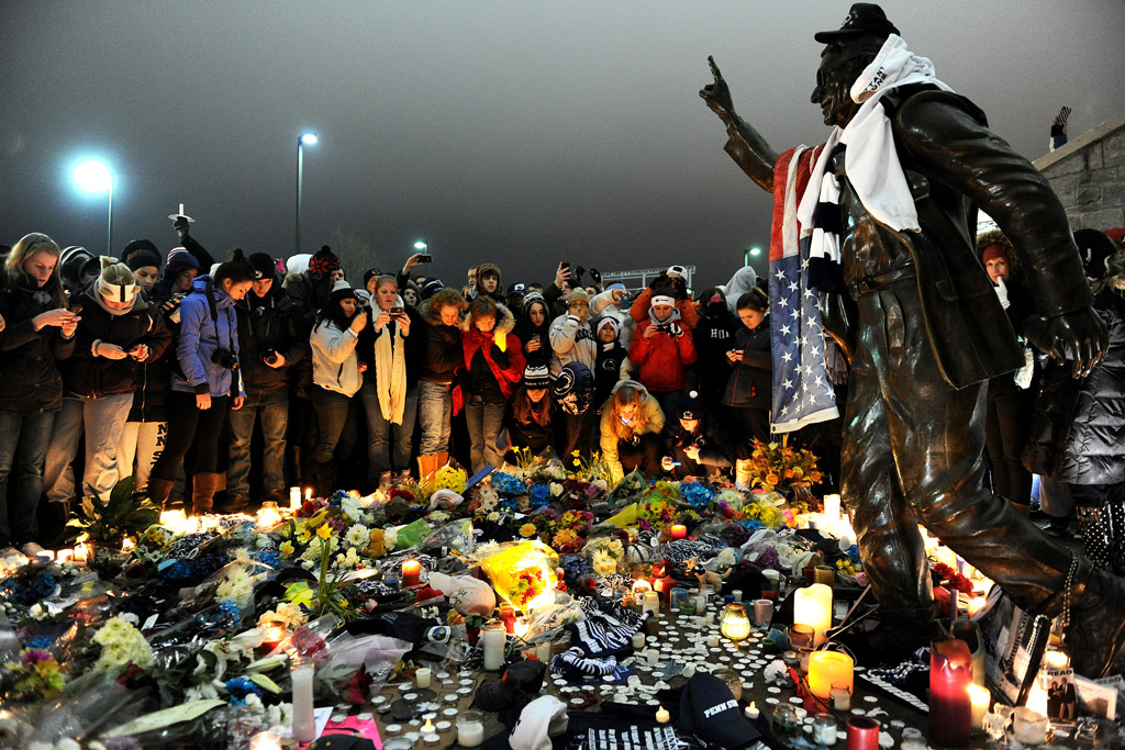 Joe Paterno statue under student watch - The World from PRX