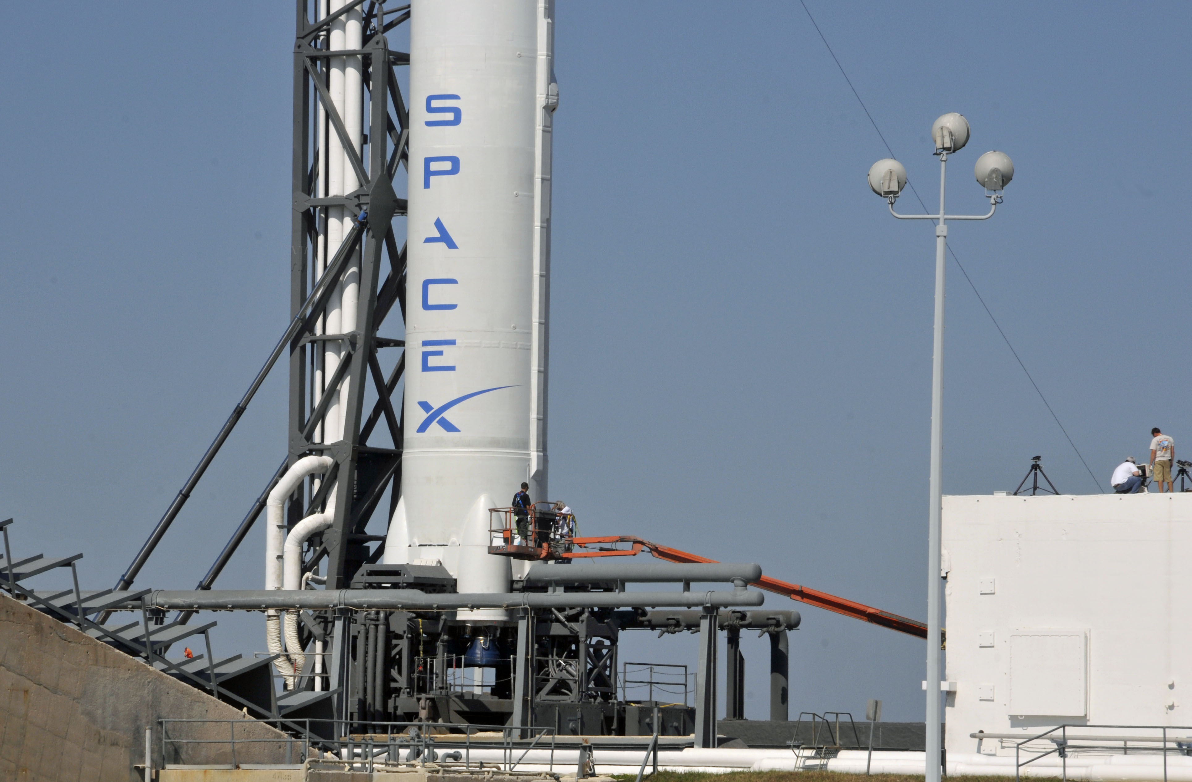 SpaceX moves step closer to docking with International Space Station ...