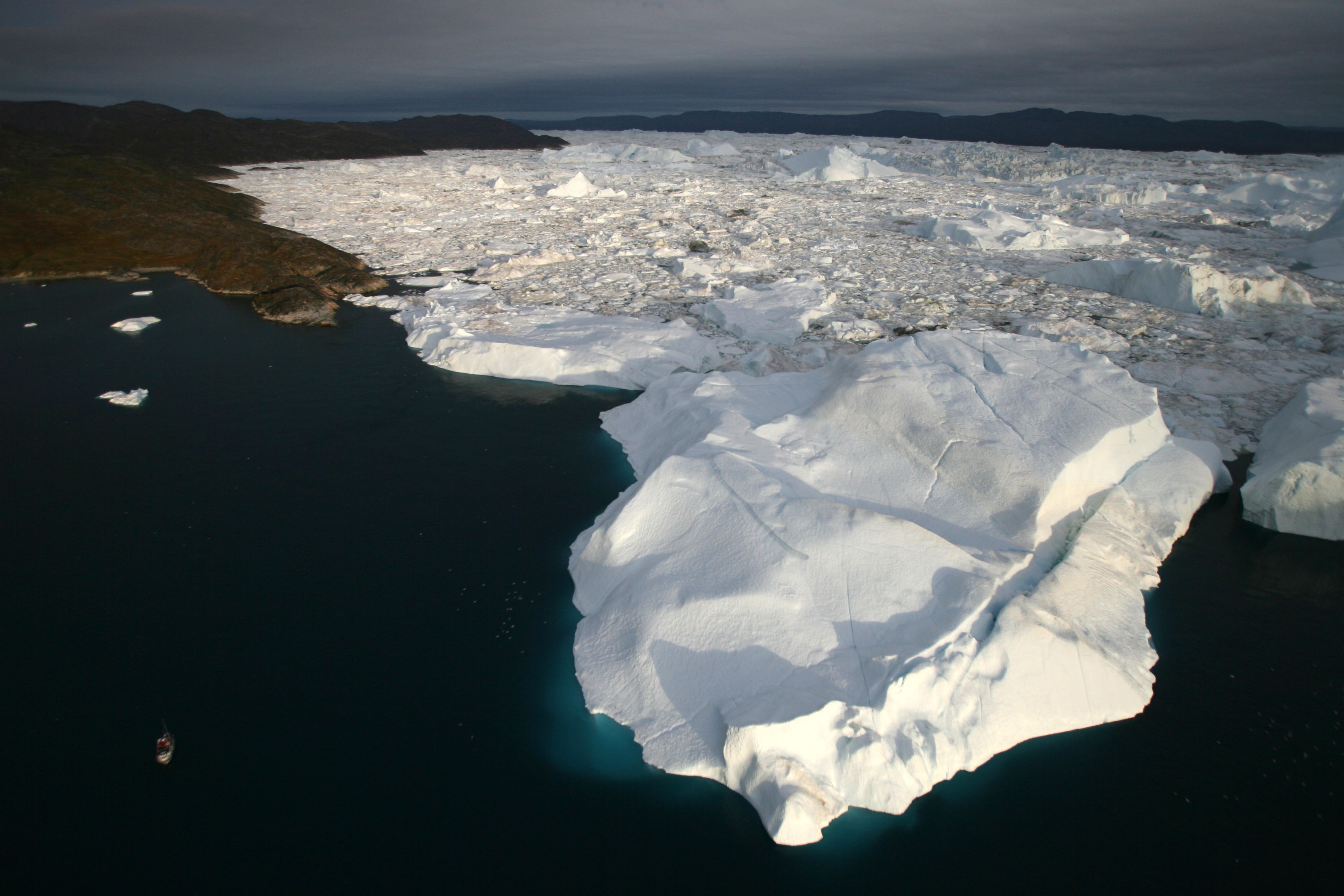 Massive iceberg breaks off glacier in Greenland (VIDEO) - The World ...