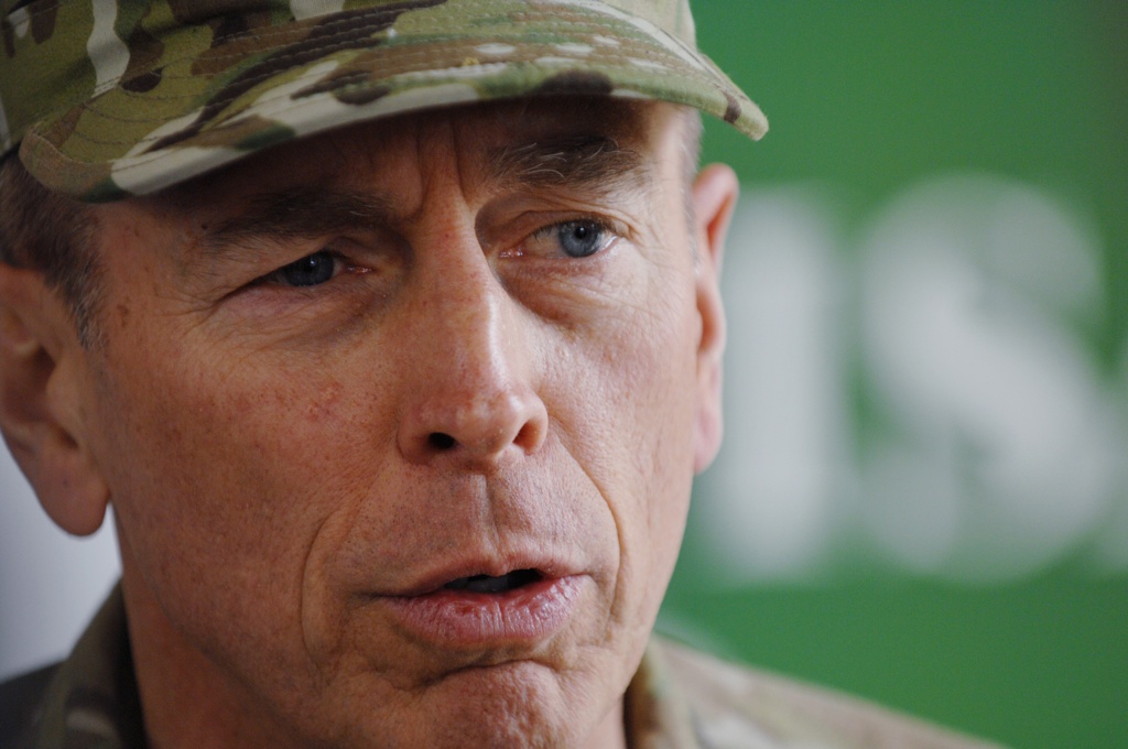 David Petraeus says he is 'incredibly lucky' to have forgiving wife ...
