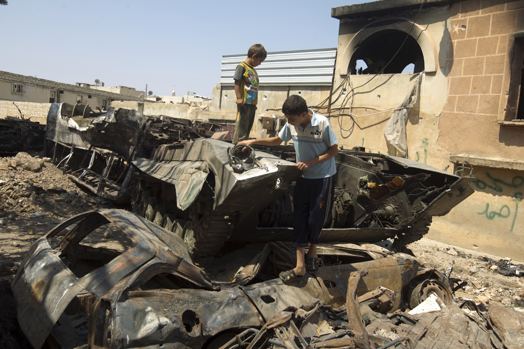 Aleppo: Rebels claim advances as Syrian aircraft and artillery pound ...