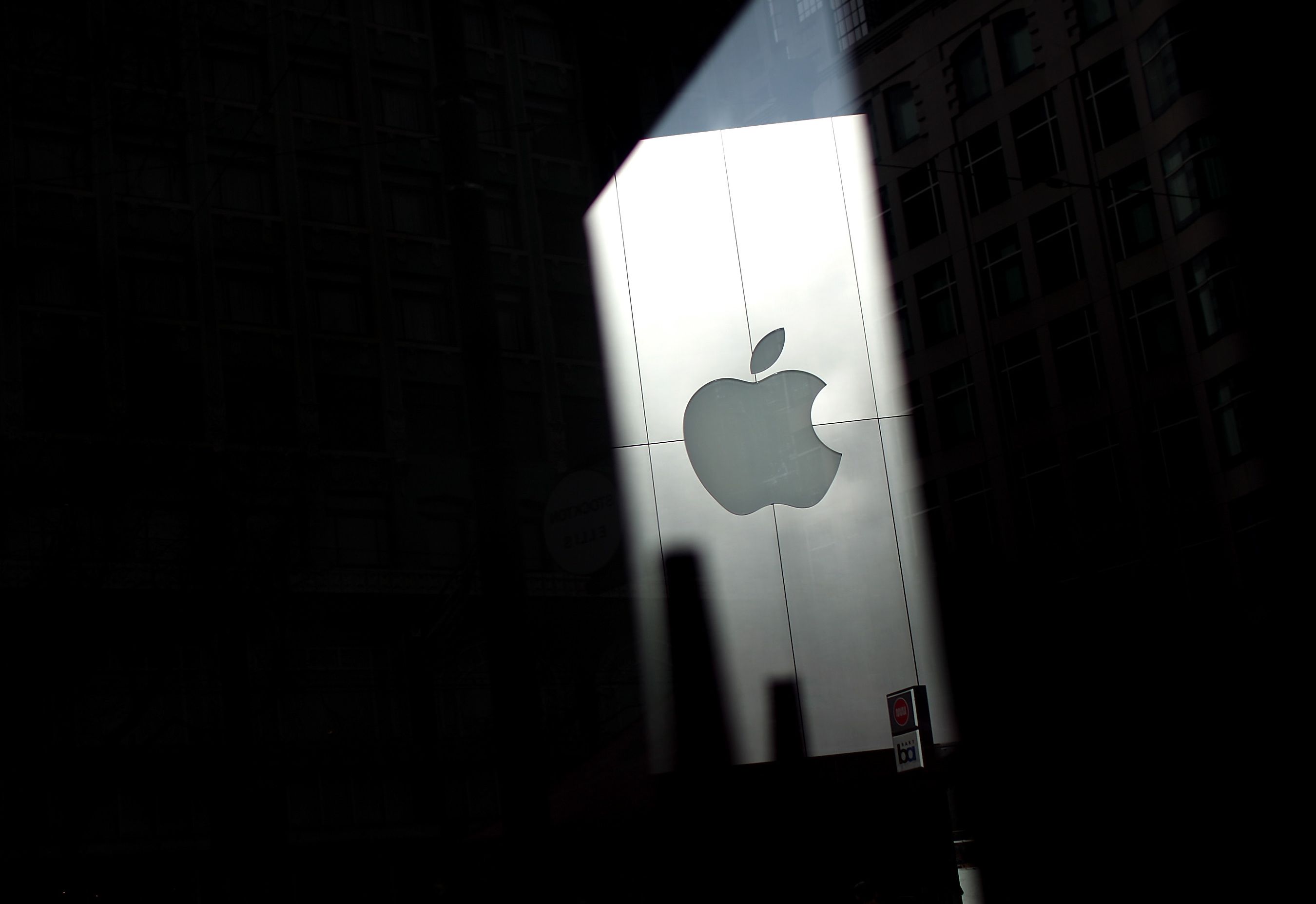 Apple shares climb above $500 in yet another milestone for the tech ...