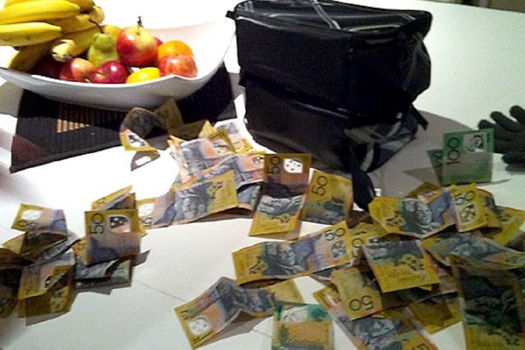 Australian commuters witness mystery money shower - The World from PRX