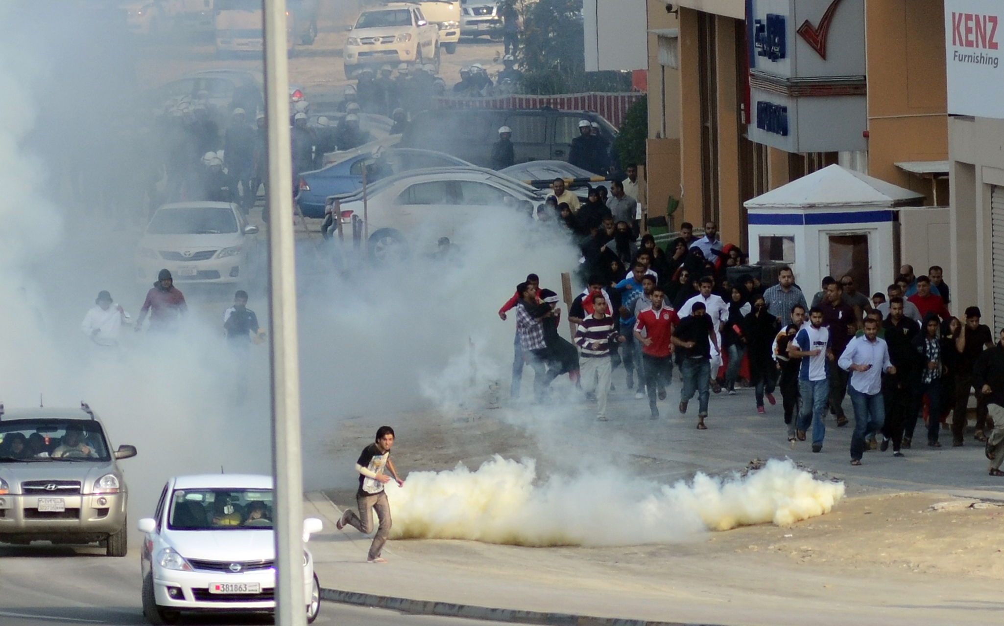 Drama in Manama: Police in Bahrain fire tear gas at anti-government ...