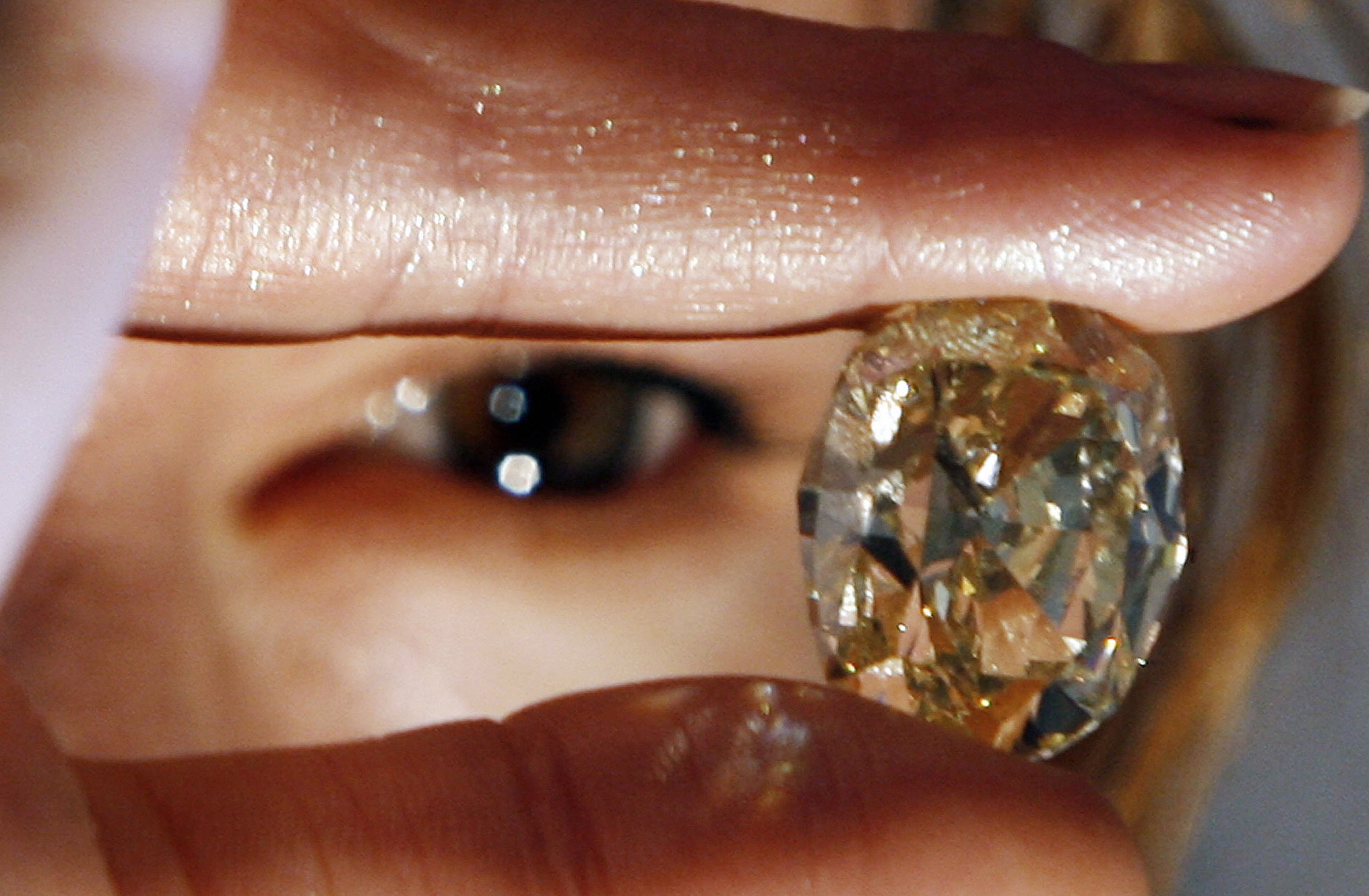 Blood diamond trade thriving - The World from PRX