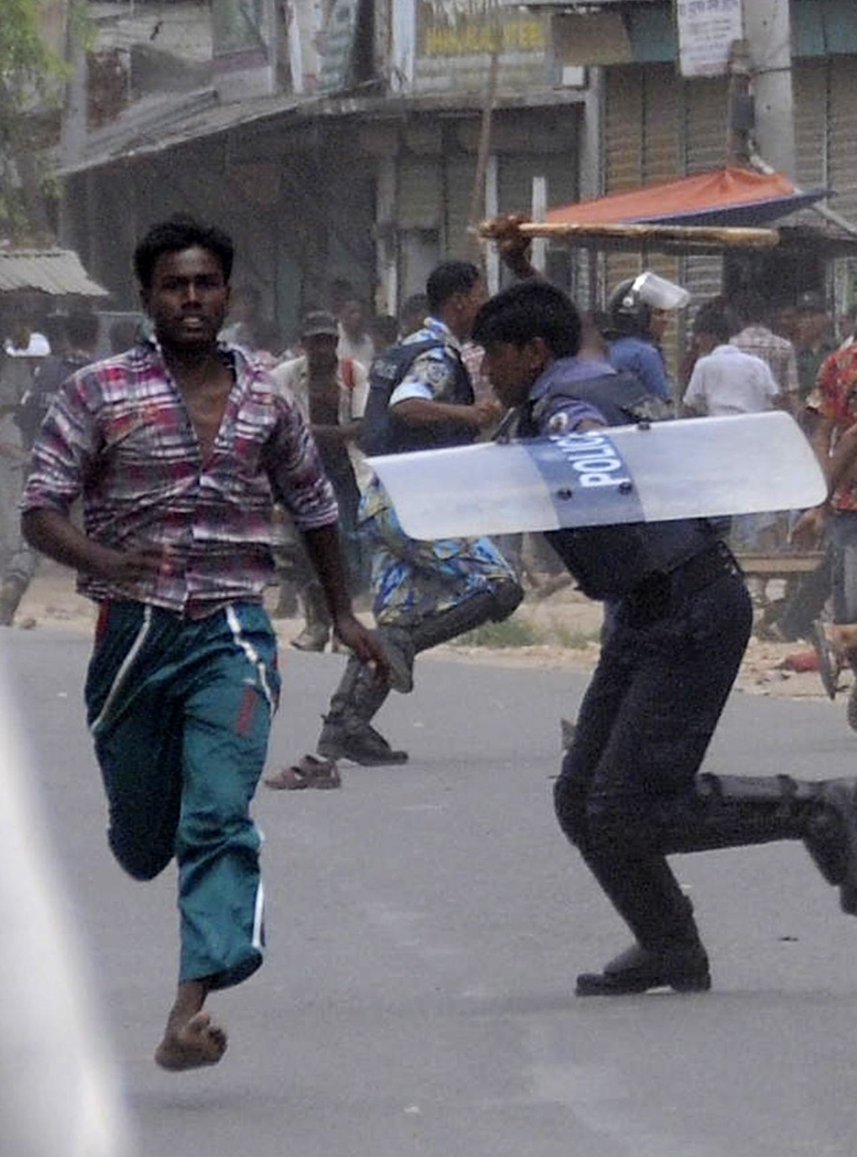 Bangladesh wage clashes shut down Ashulia garment plants - The World ...