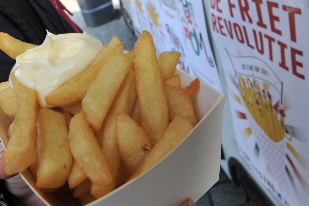 Man charged with assault after throwing French fries at step daughter ...