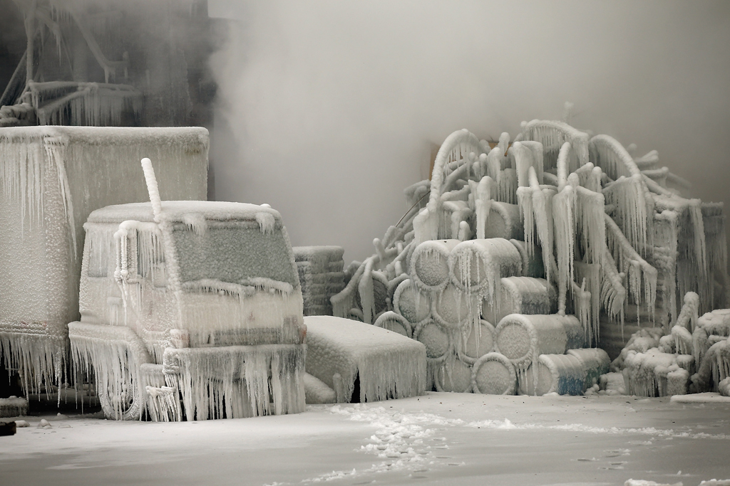 Firefighters respond to massive warehouse blaze in Chicago (PHOTOS ...
