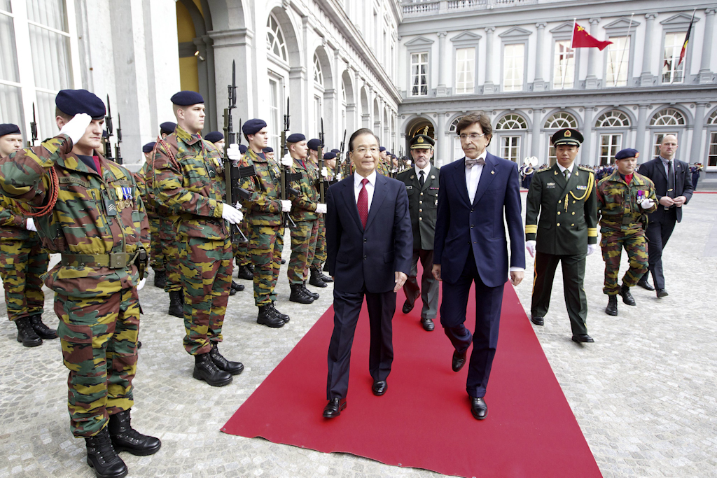 At China-EU summit, Wen Jiabao demands end to arms embargo - The World ...