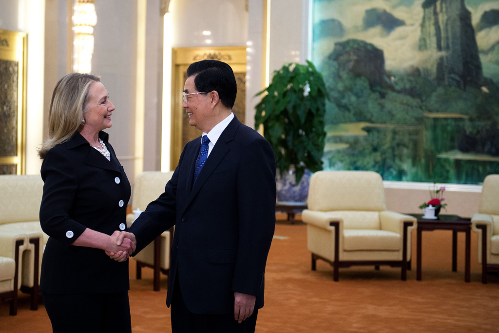 Hillary Clinton in China amid tensions over Syria, South China Sea ...