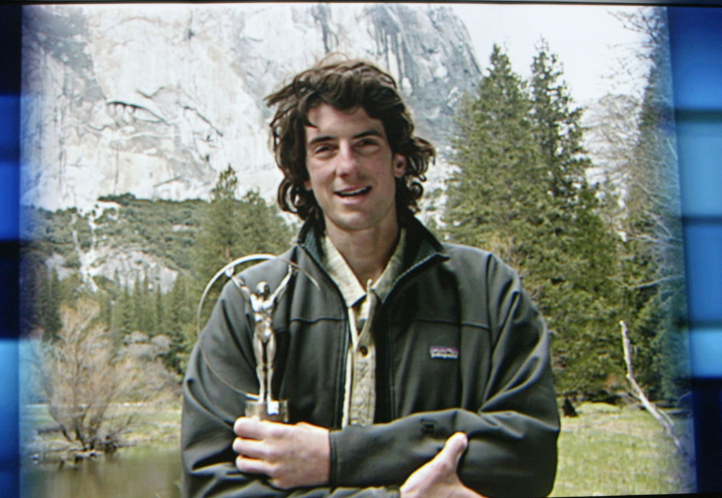 Dean Potter, American slackline walker, crosses China's Enshi Grand ...