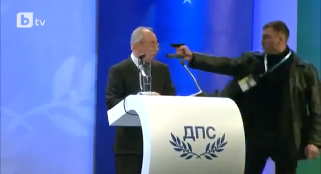 Ahmed Dogan, Bulgaria's Turkish party leader, narrowly escapes ...