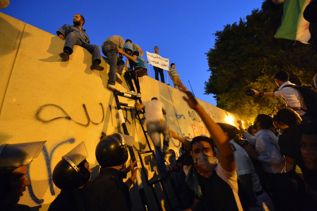 In Egypt, angry protesters scale US embassy walls, tear down flags ...