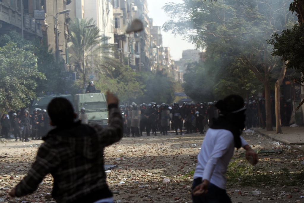 Egyptian security and protesters clash for second day - The World from PRX
