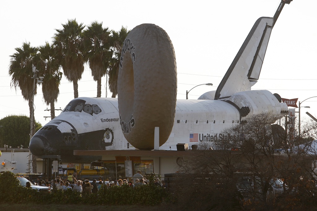 Shuttle Endeavour makes its way through LA streets - The World from PRX