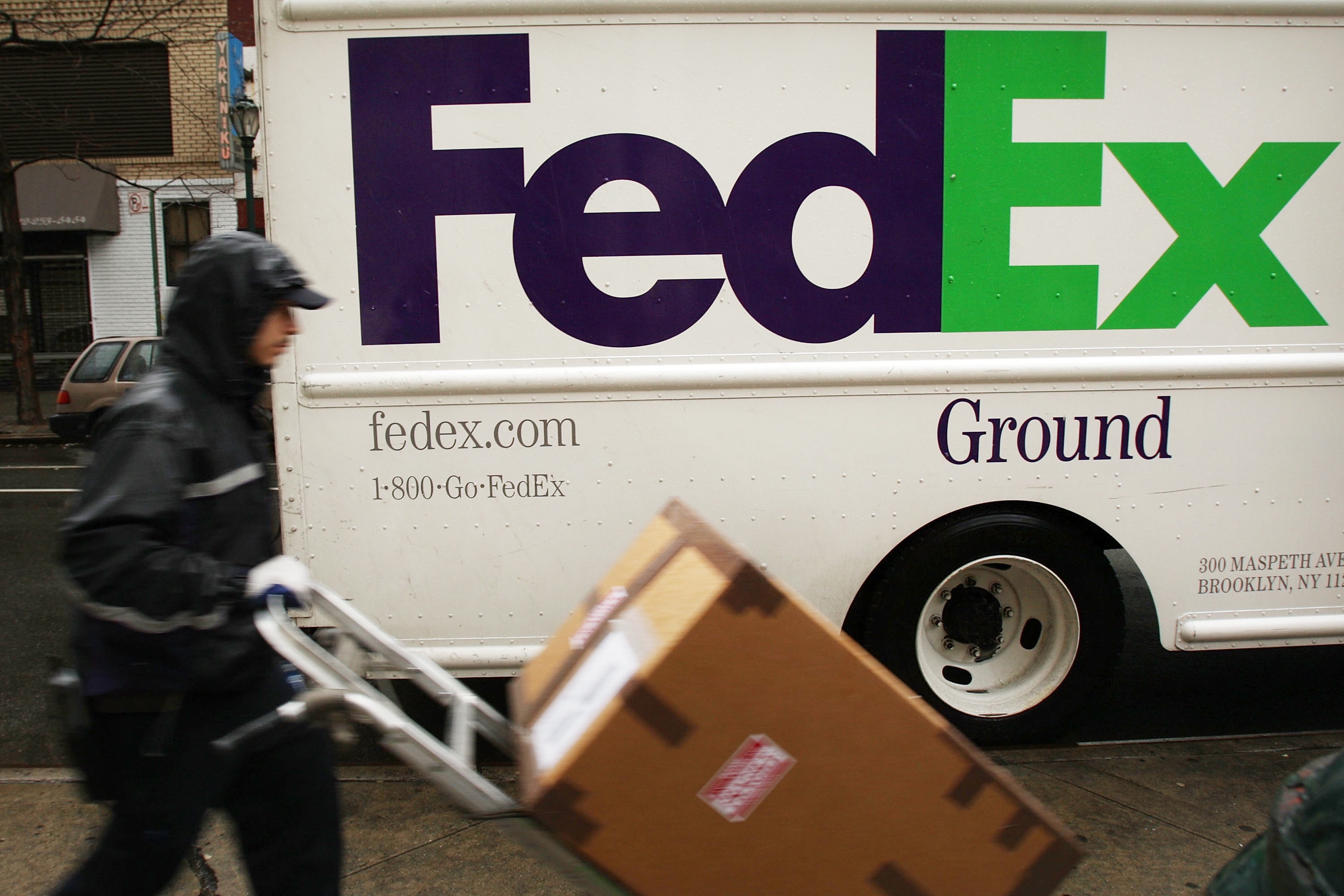 FedEx: Holiday shipping to increase 12% this year - The World from PRX
