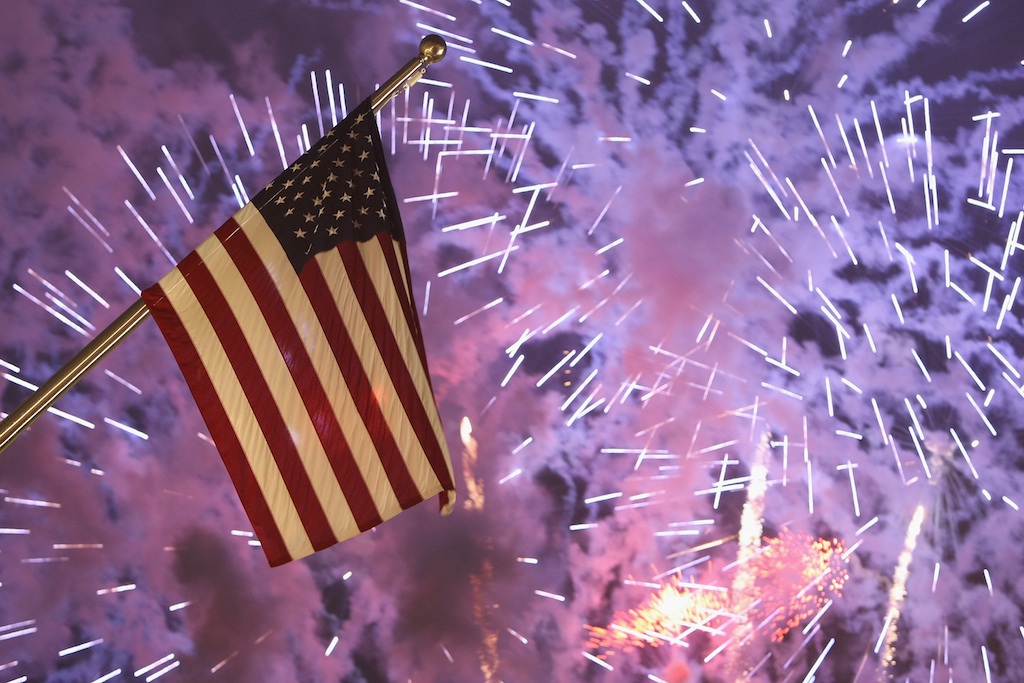 Bursting in air: beautiful fireworks displays over 7 American cities ...