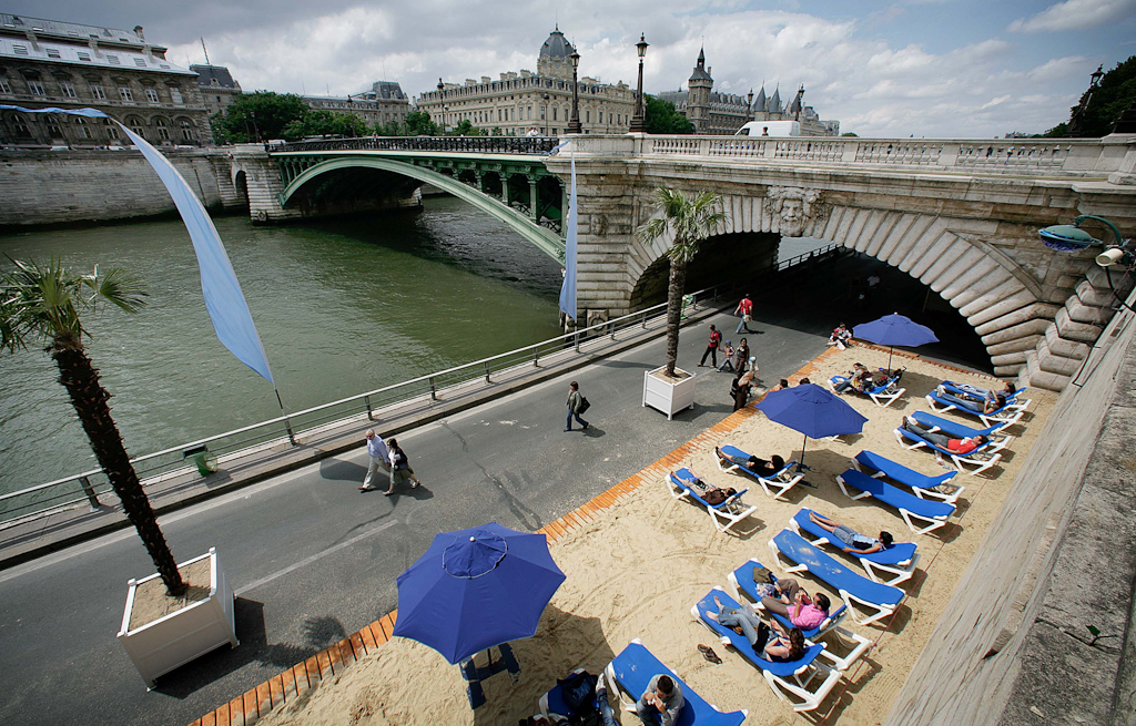 The Parisian Riviera: A Beach Sweeps Into Paris - The World from PRX
