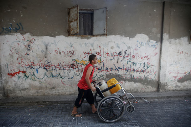 Gaza's water crisis is 'a ticking time bomb' - The World from PRX