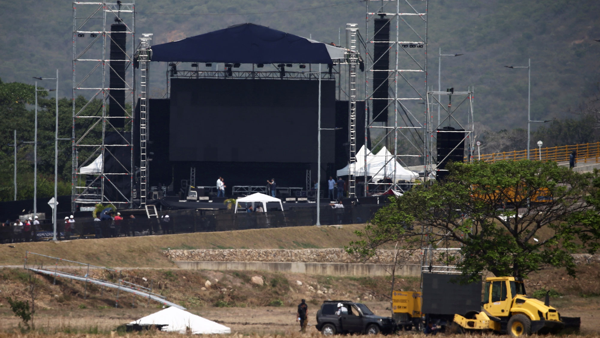 Battle of the bands: Dueling concerts as aid for Venezuelans in limbo ...