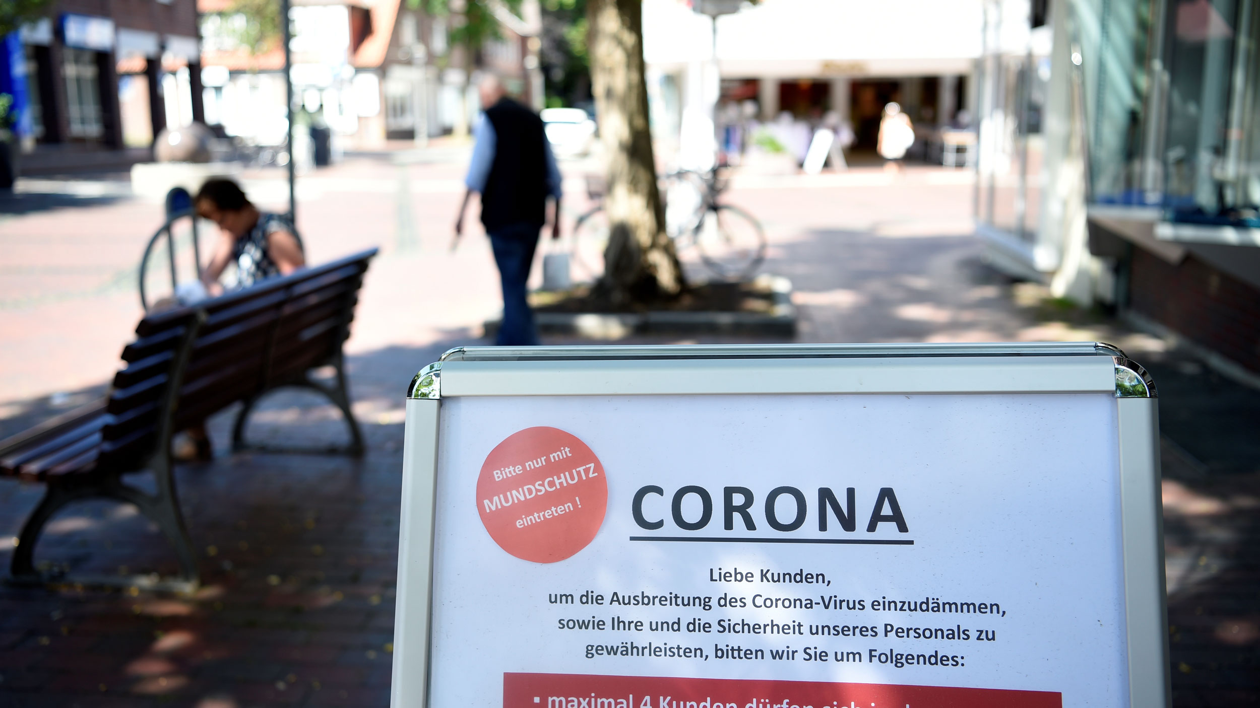 Lockdowns in Germany; Trump considering moving US troops from Germany ...