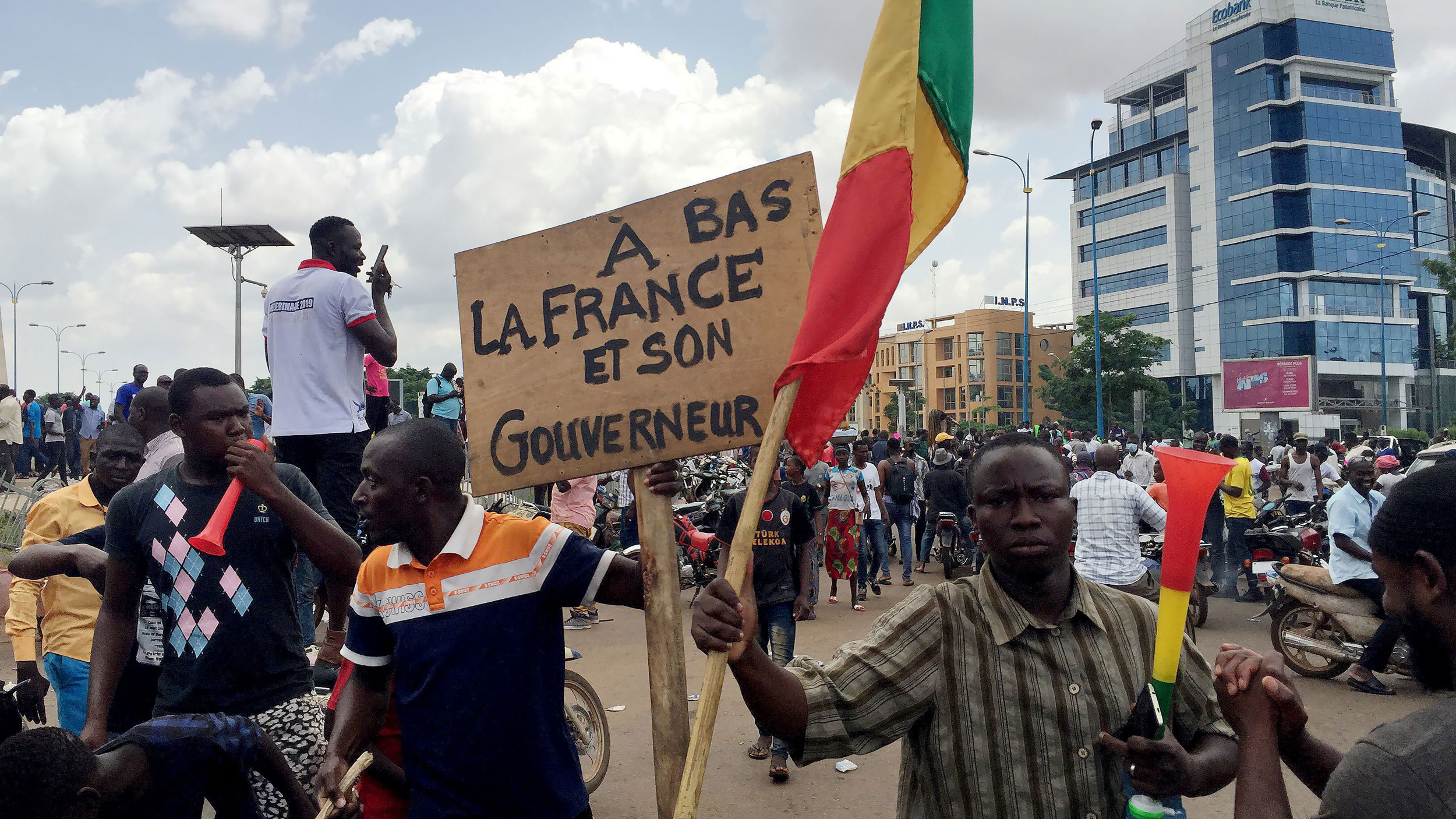 Mali soldiers promise election as region seeks way out of coup crisis ...