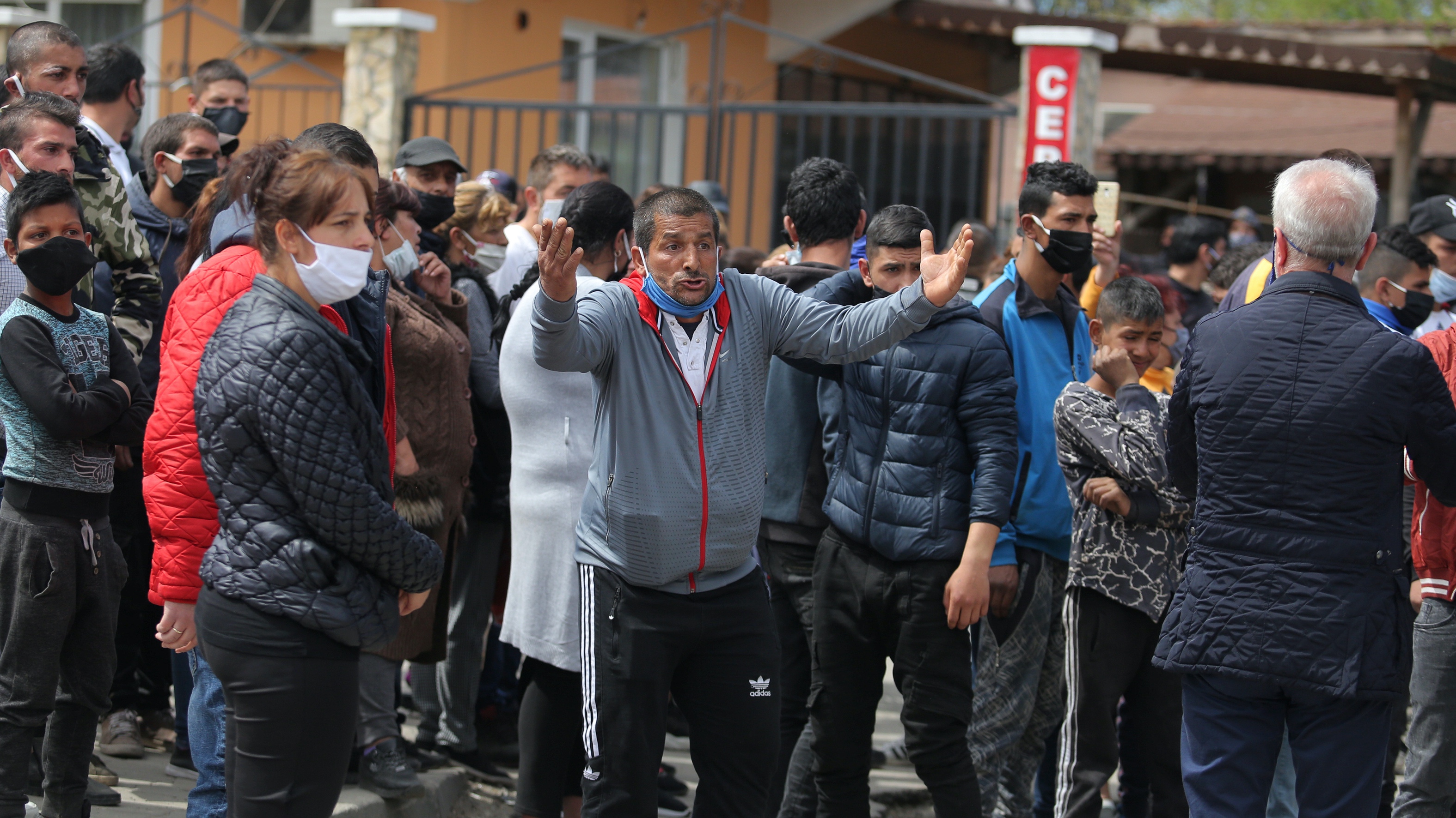 Roma persecution intensifies during the coronavirus pandemic in Europe ...