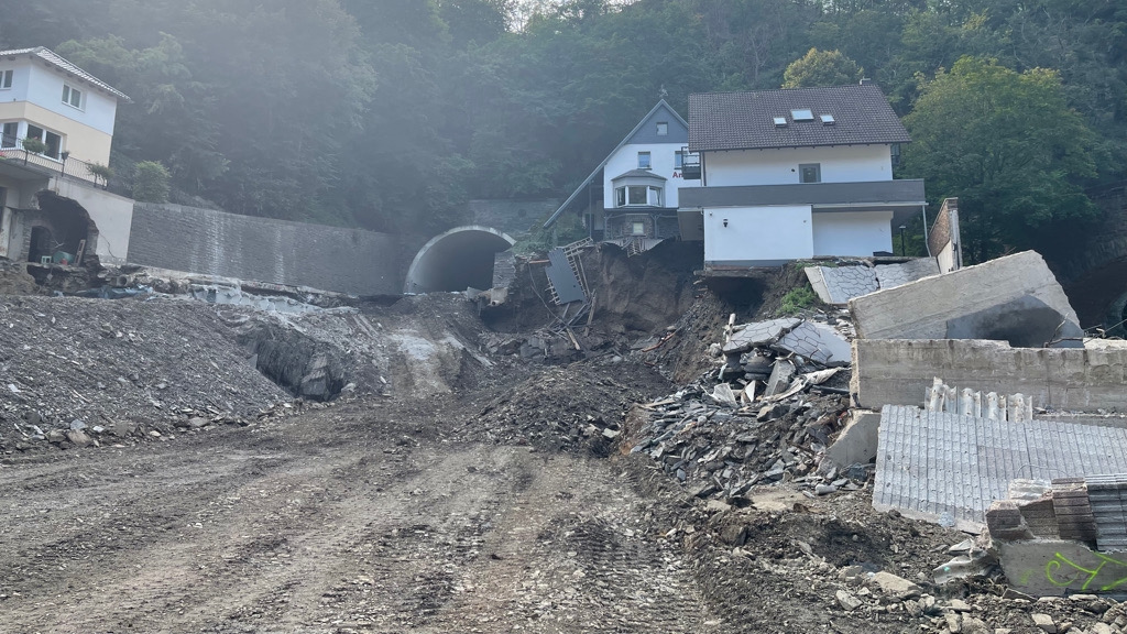 'We are not alone': Volunteers provide critical support for Germans ...