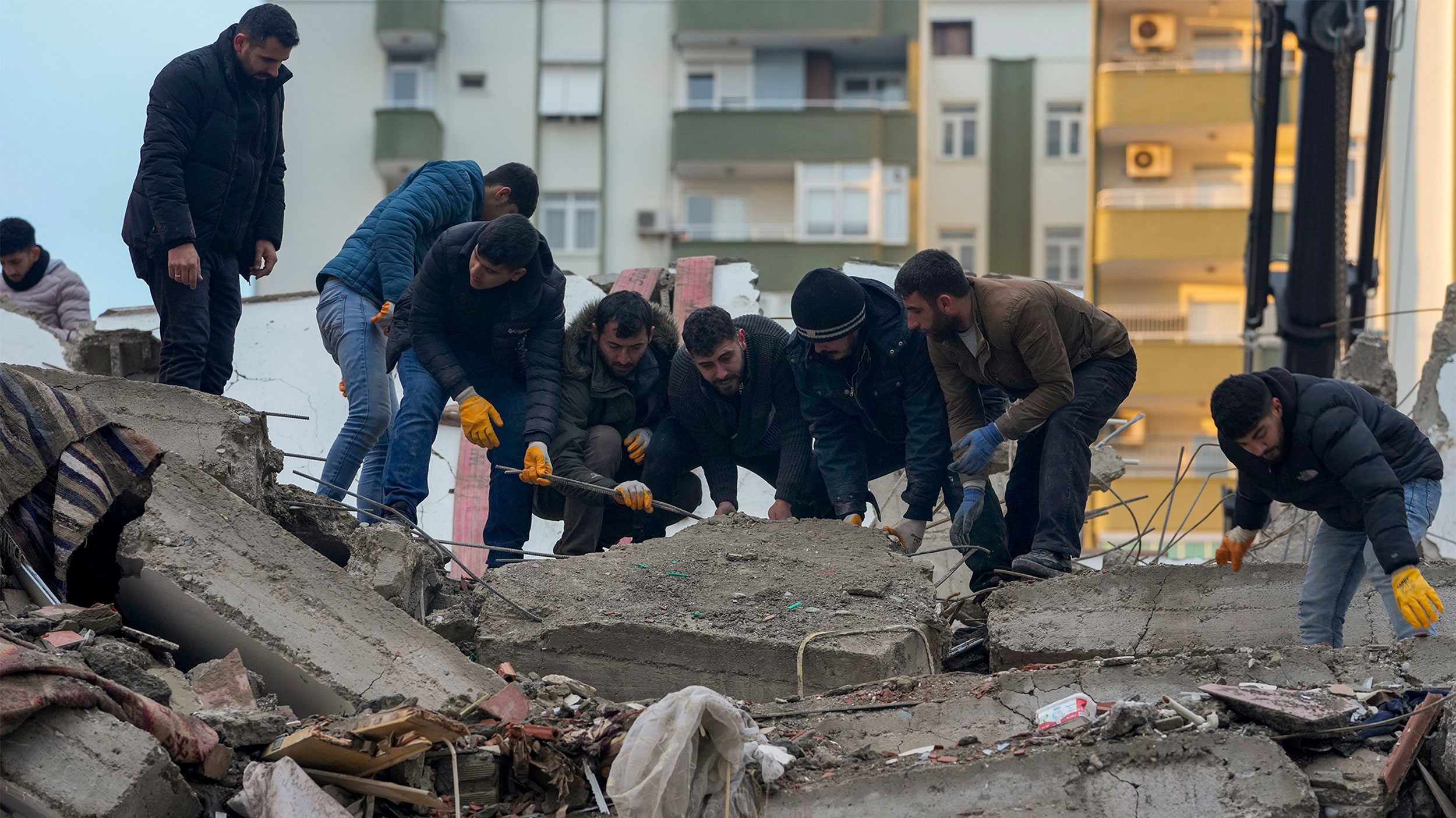 After deadly quake in Turkey, rescue teams struggle to help amid frigid ...