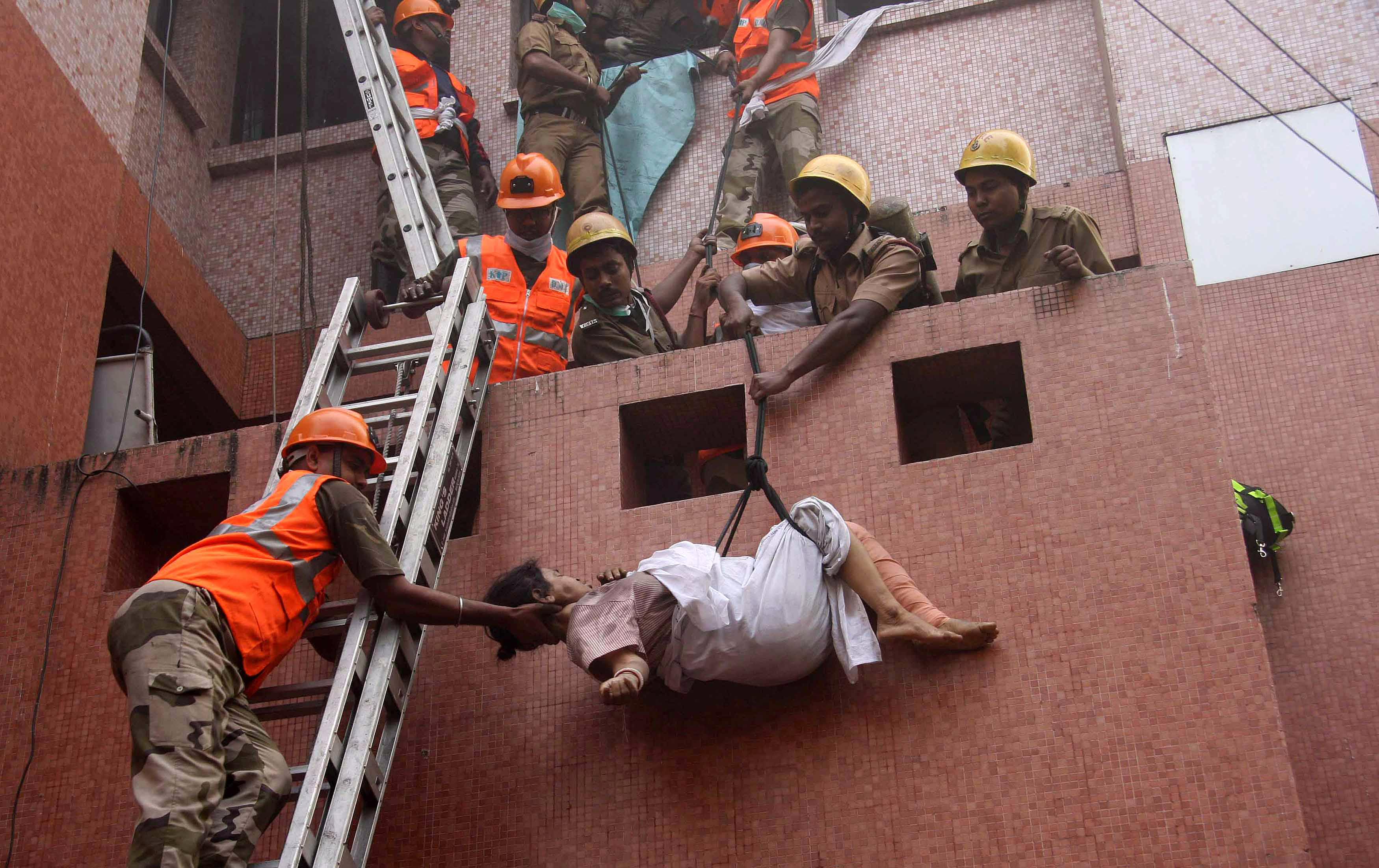 Kolkata, India hospital fire kills more than 90 people (PHOTOS) - The ...