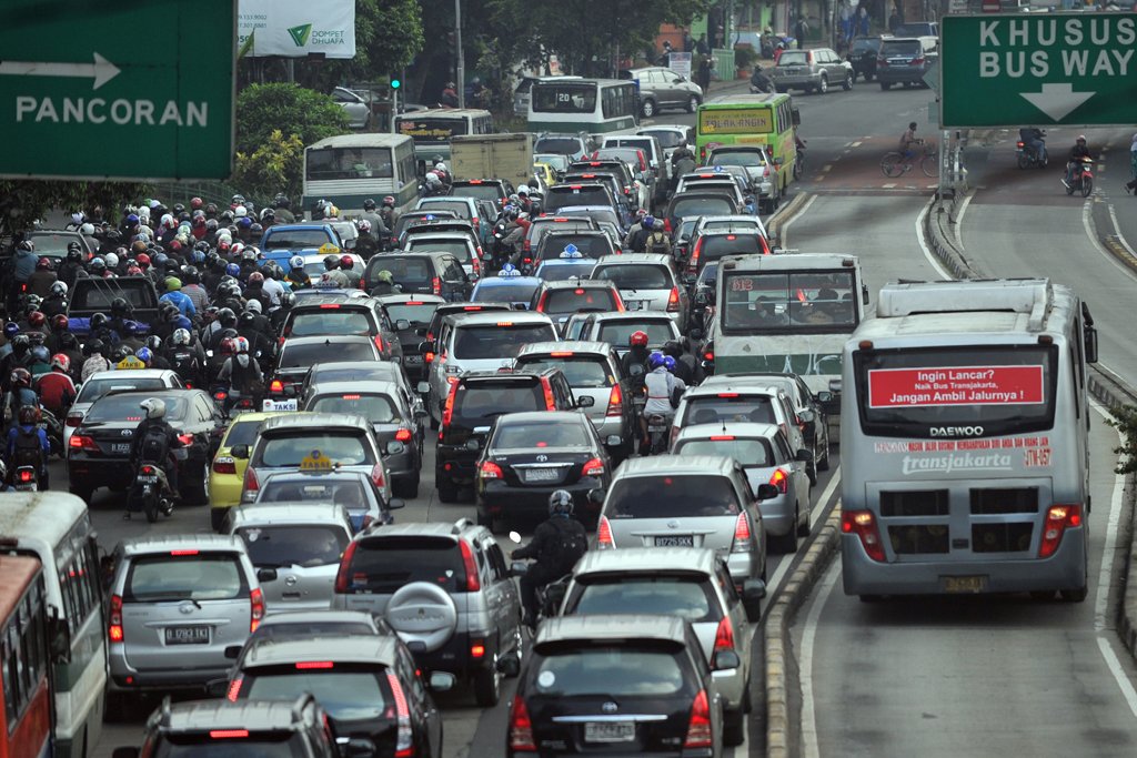 Car pollution twice as deadly as car crashes, study says - The World ...
