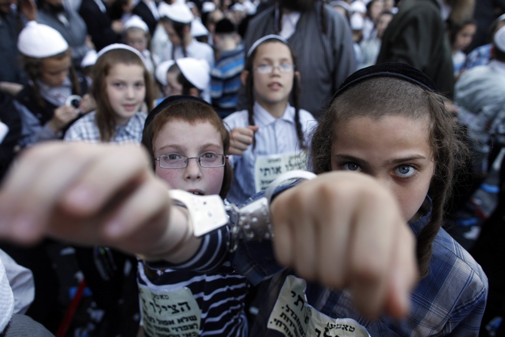Israel: Netanyahu coalition crumbles over conscription law - The World ...