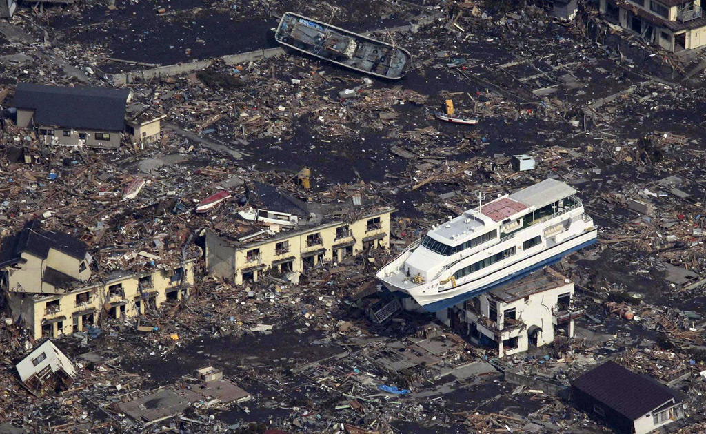 Meltdown fears intensify after new reactor blast and fire (VIDEO ...