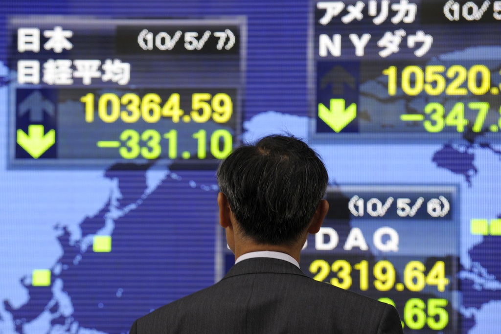 Japan's prime minister takes economic action, but risks popularity with ...