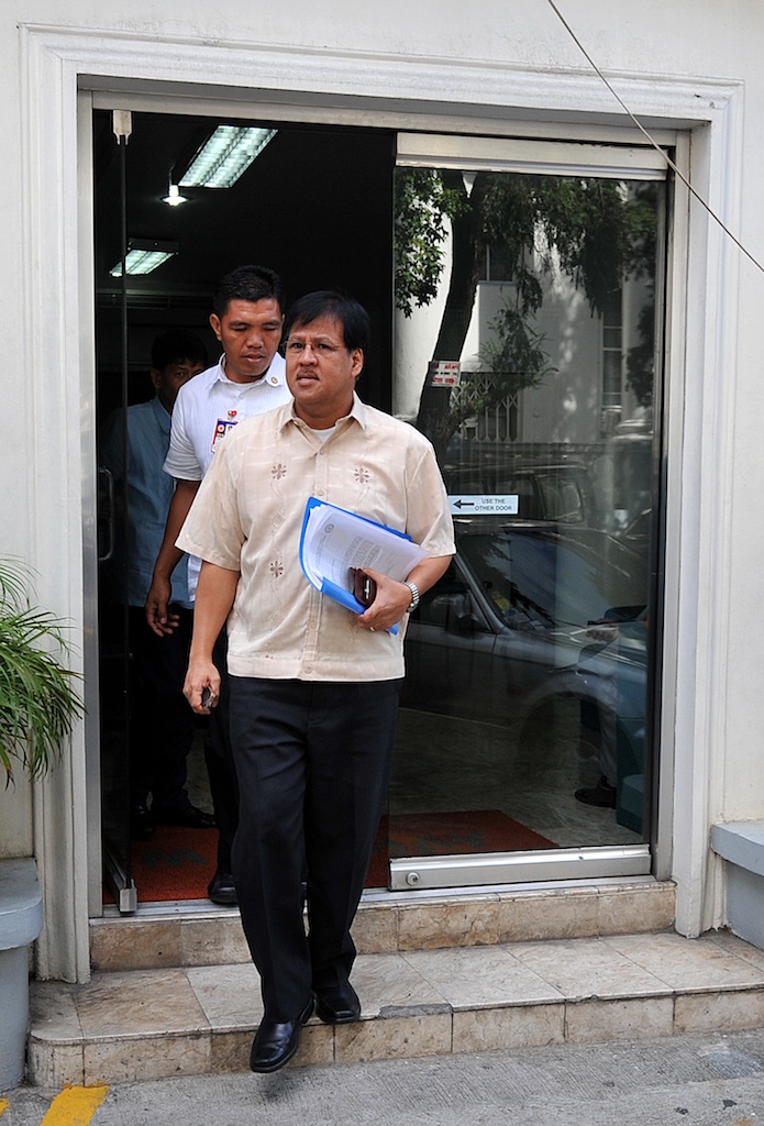Jesse Robredo, Philippines interior minister, missing after plane crash ...