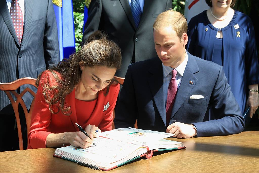 Prince William and Kate Middleton fly easyJet - The World from PRX