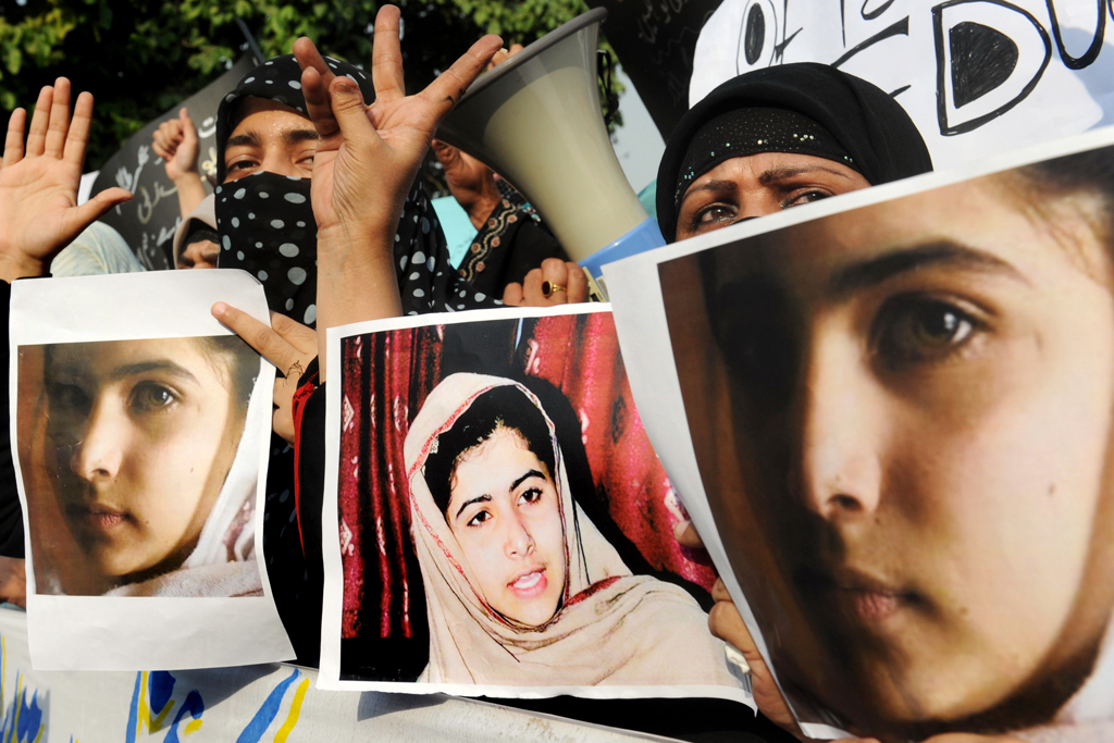 Pakistan prays for Malala Yousafzai (PHOTOS) - The World from PRX