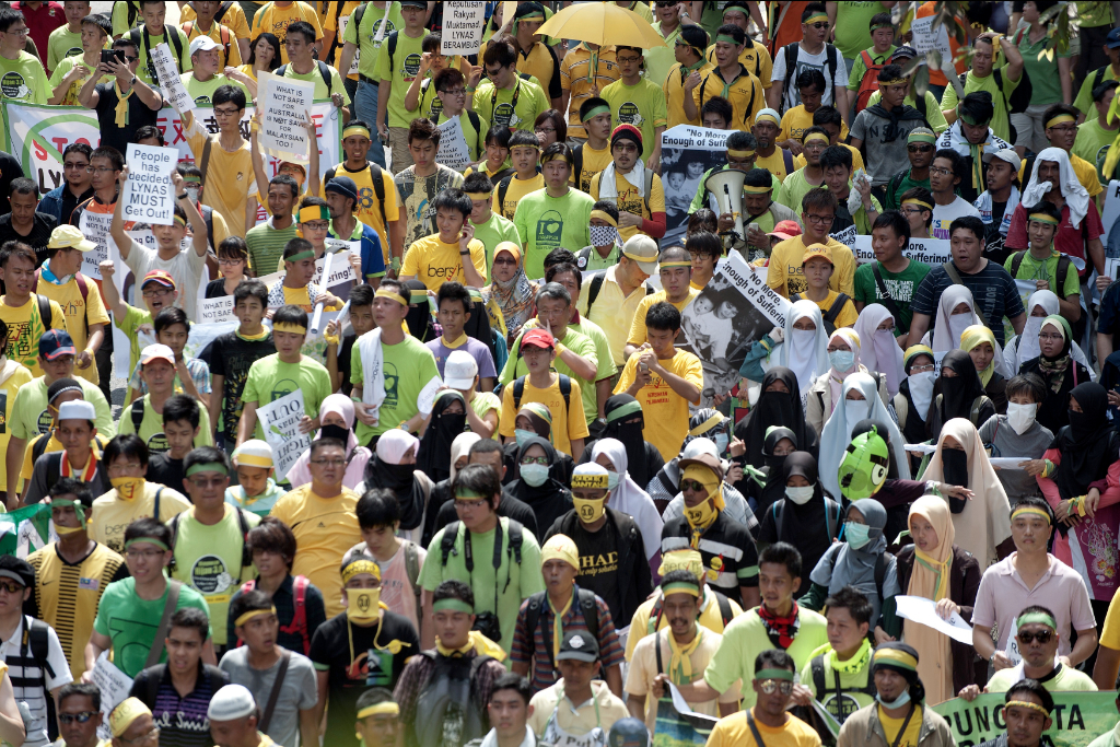 Malaysia: police fire tear gas, water cannons at huge demonstration ...
