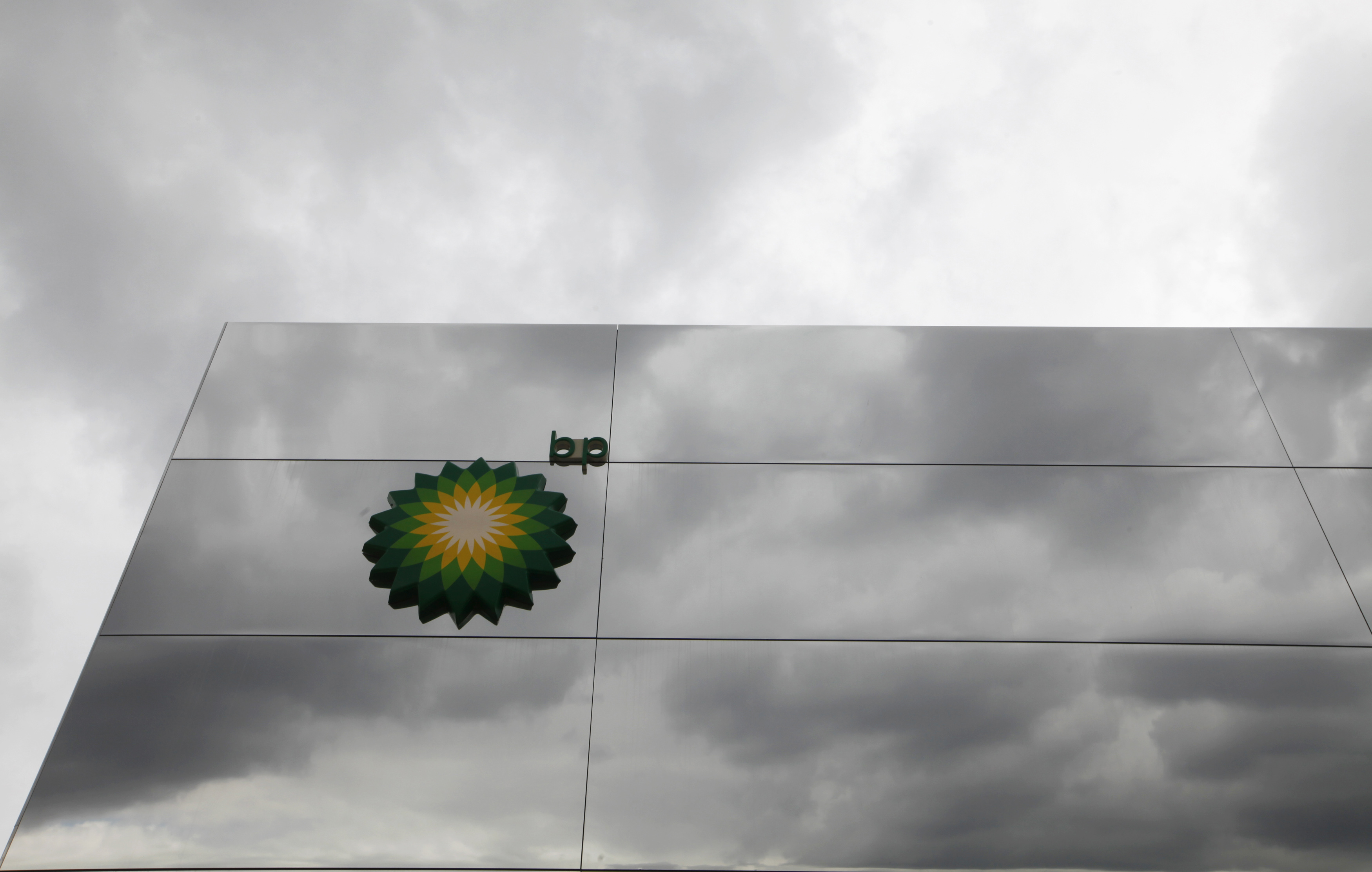 BP Agrees to 'Record' Settlement in Gulf Oil Spill Case - The World ...