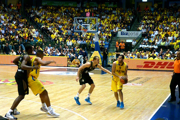 Video: NBA Star Jordan Farmar Plays in Israel - The World from PRX