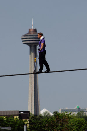 Nik Wallenda to Cross Niagara Falls on Tightrope - The World from PRX