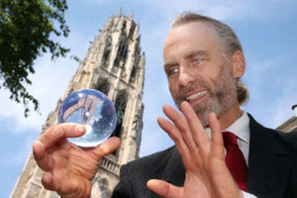 'Green magician' uses magic to show power of recycling - The World from PRX