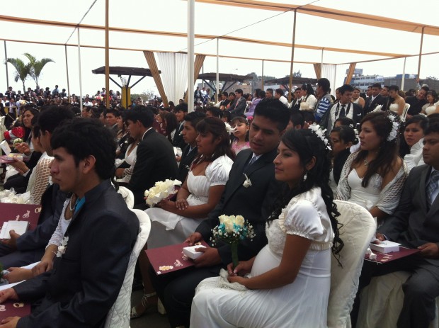 Peru government urges couples to wed, makes it easier with mass ...