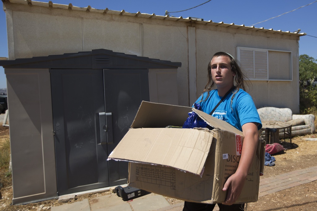 Settlers leave Migron after six years of legal battles - The World from PRX