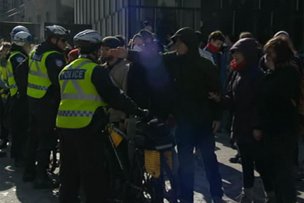 Riot police clash with striking students in Montreal (VIDEO) - The ...