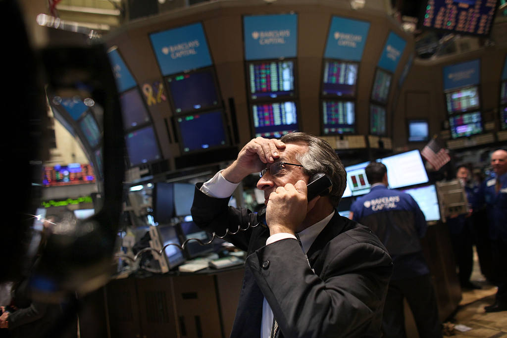 Moody's confirms U.S.'s AAA rating, lowers outlook - The World from PRX