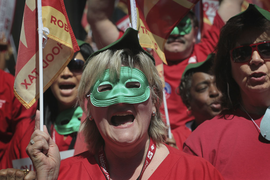 NATO summit protest in Chicago relatively calm (VIDEO) - The World from PRX