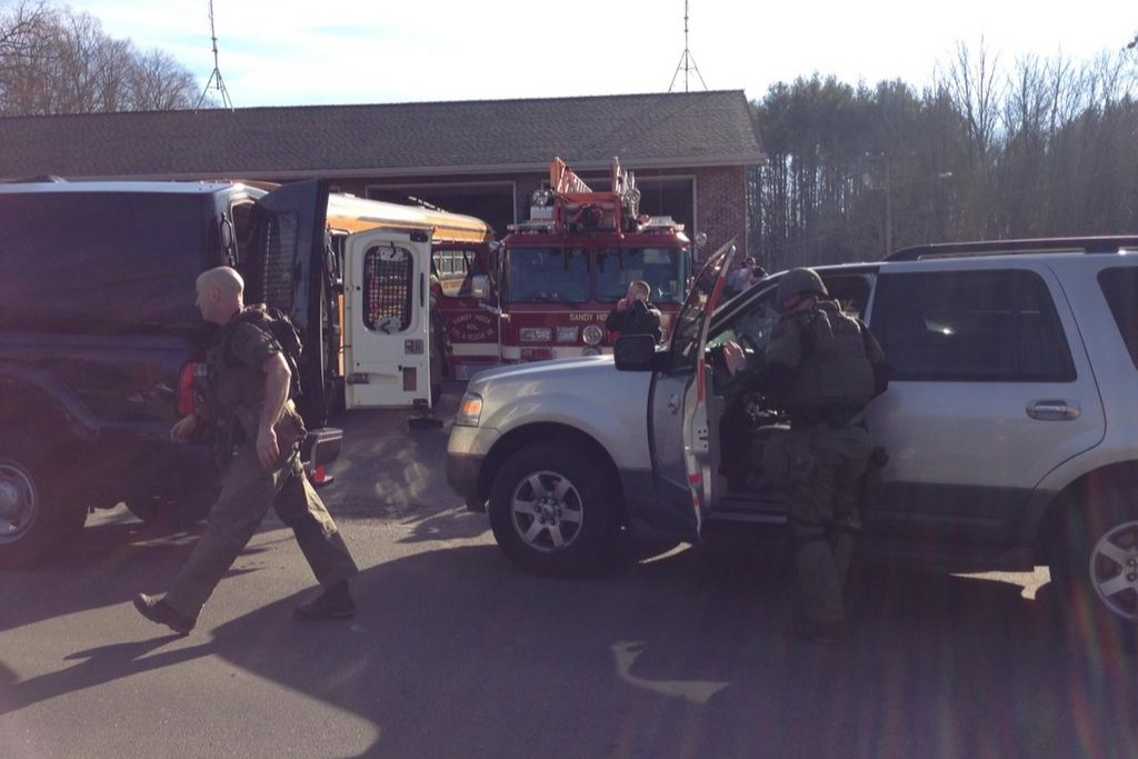 Reactions to Newtown's Sandy Hook school shooting pour in on Twitter ...